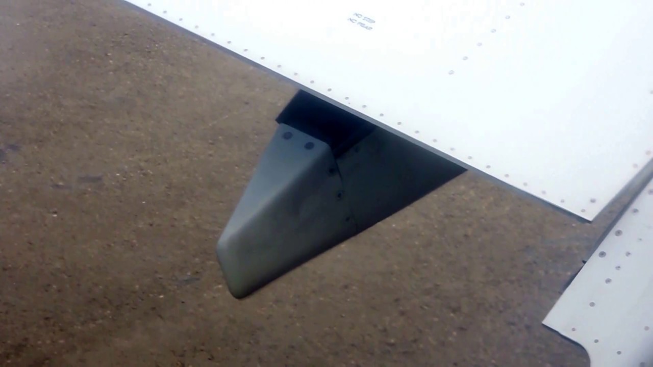 Plane wing shaking before takeoff - scaring passenger - YouTube