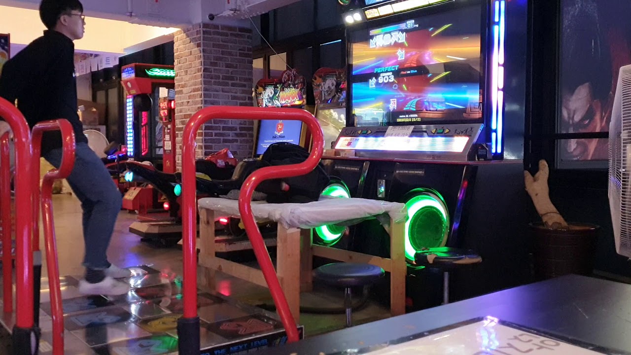 [PIU XX] Dual Racing RED vs BLUE S18 1miss - YouTube