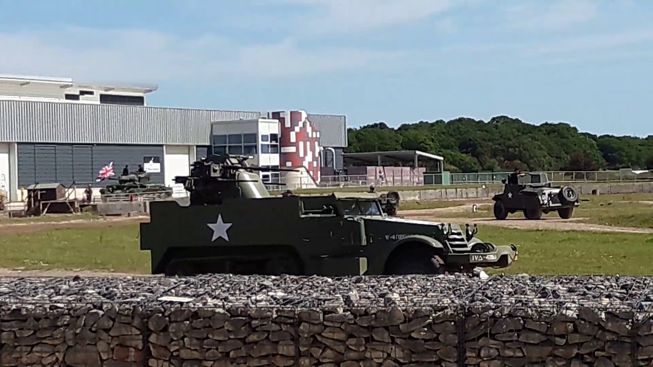M16 'meat chopper' at the tank museum - YouTube