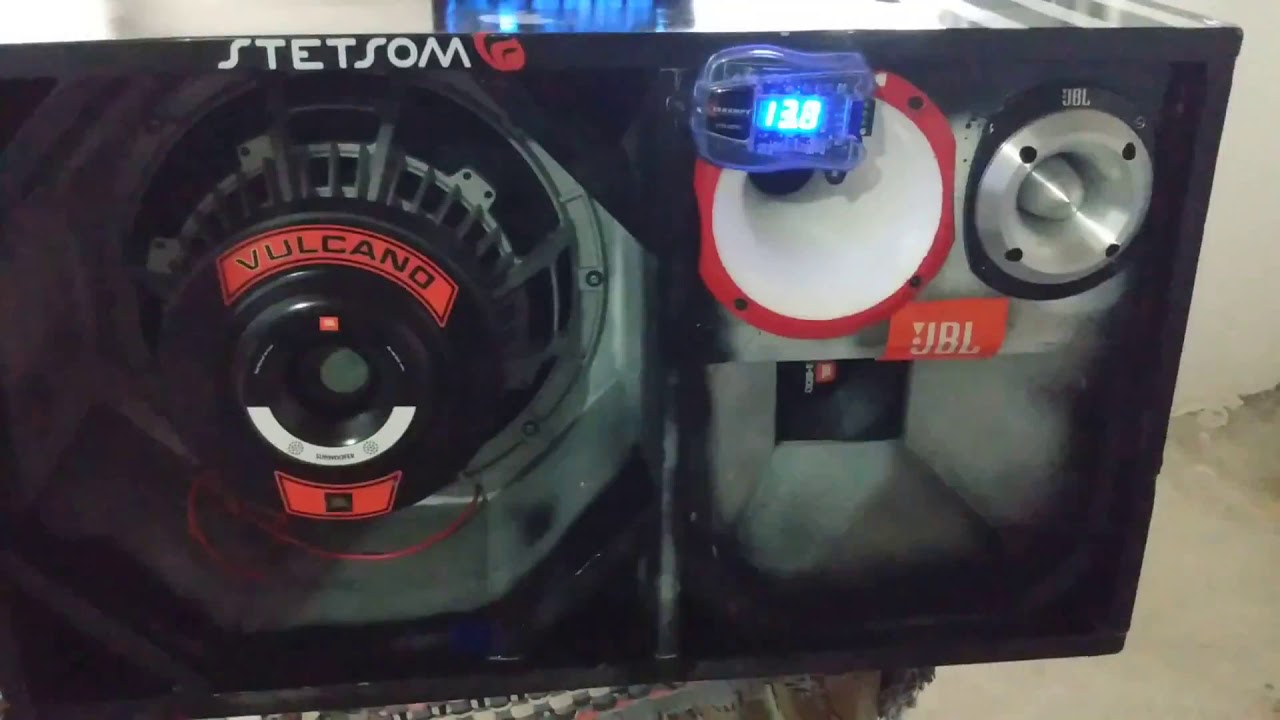 Caixa trio Vulcano 1.900 RMS ,som do Sandero - YouTube