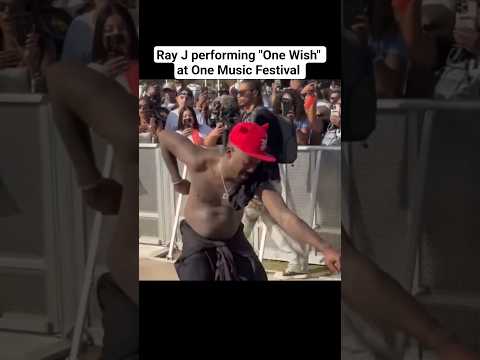 Ray J performing \