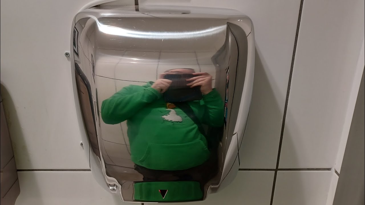 Kuaierte K2009 hand dryer, Mettricks cafe & bar 🚻 1/3, Southampton ...