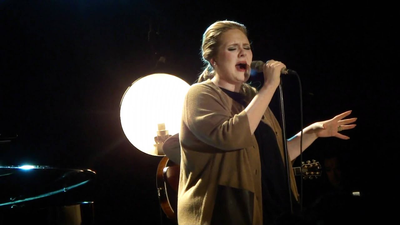 Adele - Rolling in the Deep (Live) - YouTube
