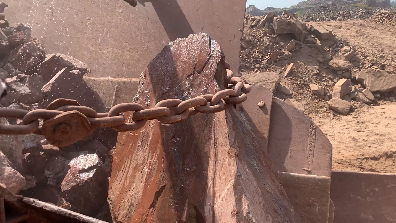 SUPER GIANT STONE CRUSHER AT WORK STONE CRUSHER MACHINE WORKING JAW ...