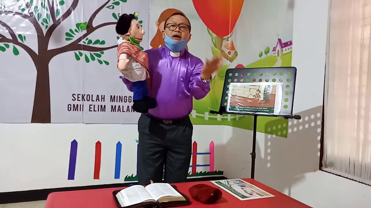 Petrus Menyembuhkan Orang Lumpuh - YouTube