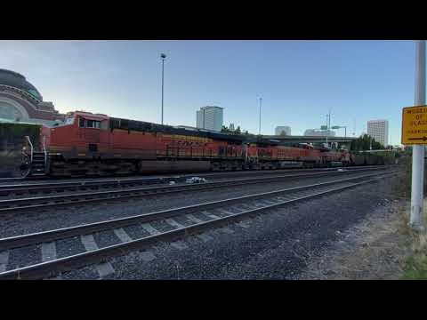 (Northbound) BNSF Loaded Coal Train passes through 21ST Street. - YouTube