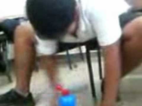 Corote Limpando a Sala de Aula