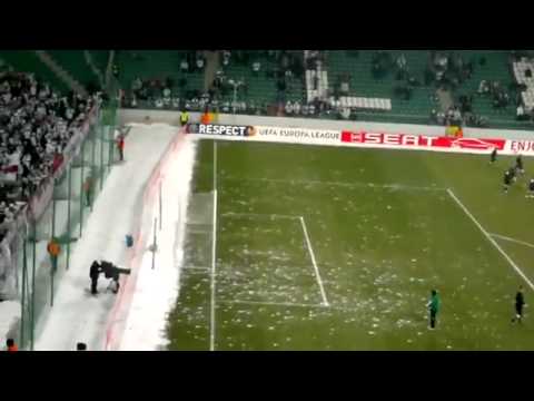 kar yağınca futbolculara kar ile saldırı ! vidyoizlet.com