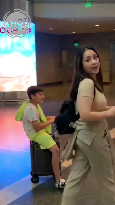 Gemes Banget, Nagita Slavina Bikin Salfok karena Pakai Santai di Bandara - YouTube