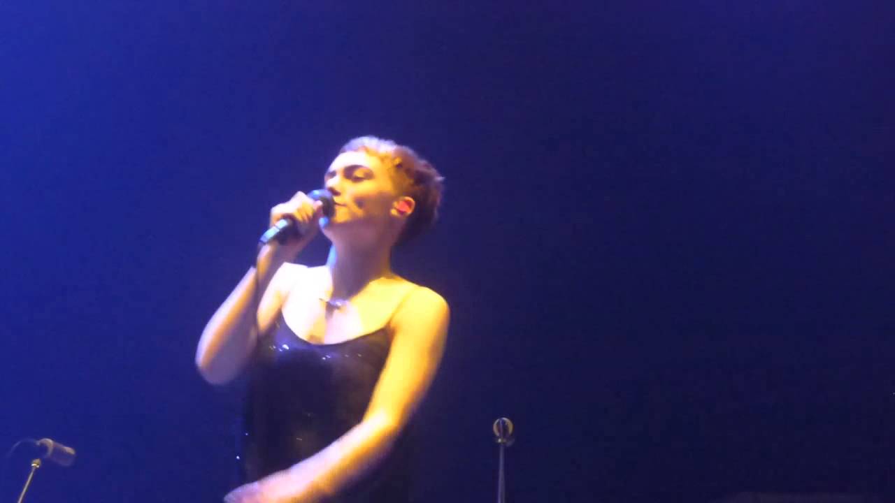 Chloe Howl - Rumour (HD) - O2 Arena - 09.03.14 - YouTube
