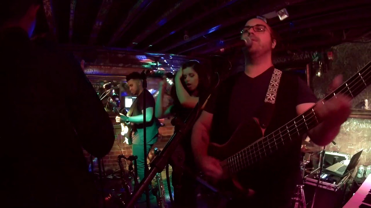 Weekend ComeBack LIVE @ Mash - YouTube