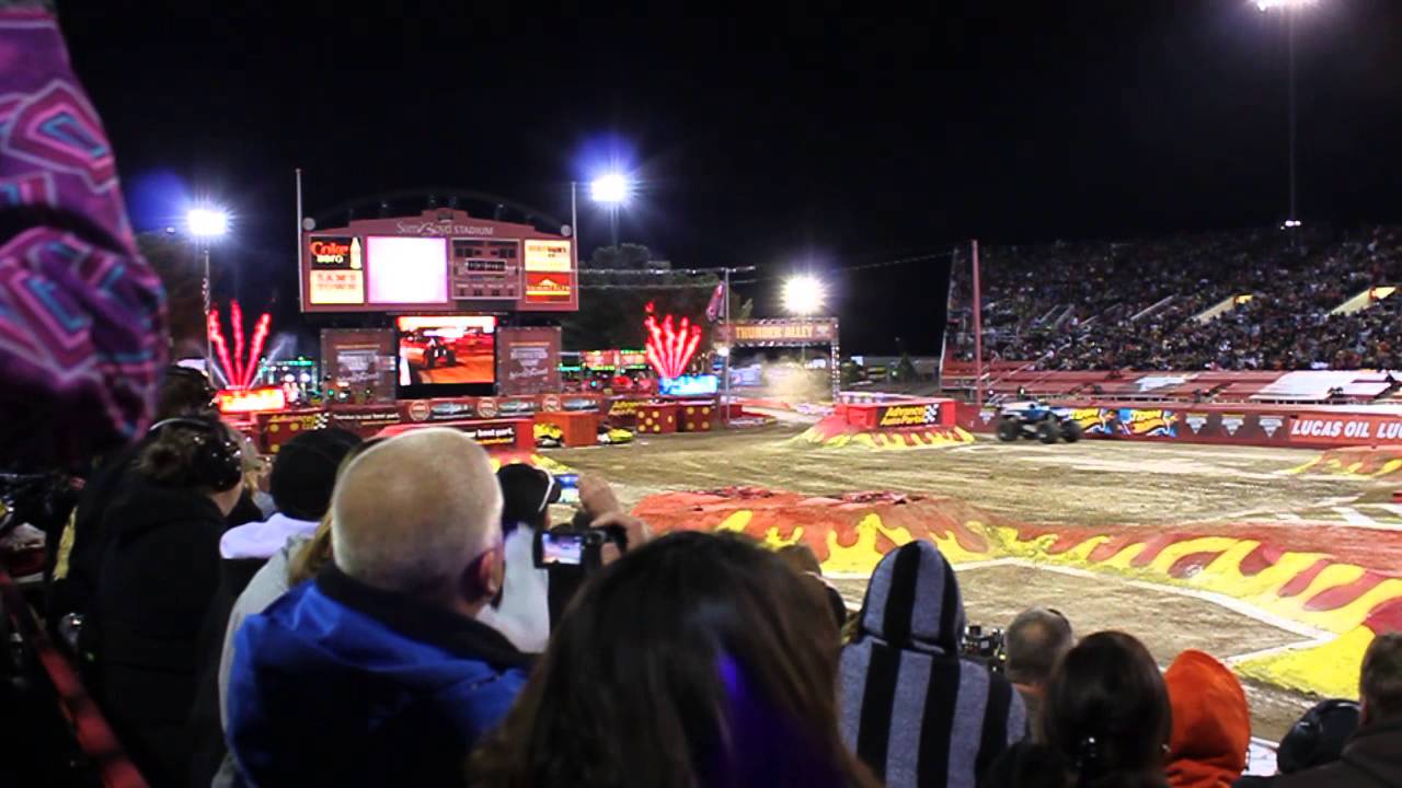 Monster Jam World Finals 14 Final Round Racing - YouTube