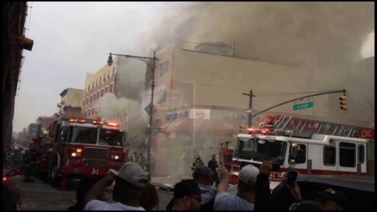 Explota edificio en Nueva York, Building explodes in New York - YouTube
