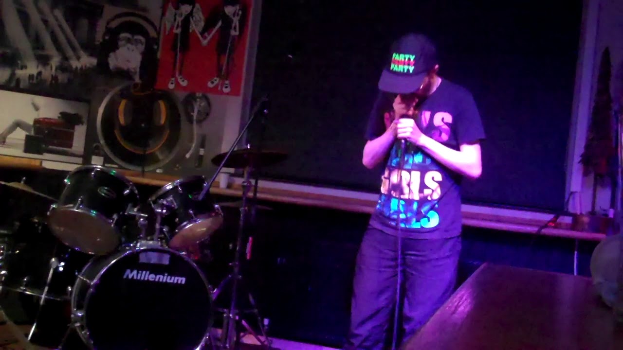 Unique Technique @ Belushi's open mic, Camden - YouTube