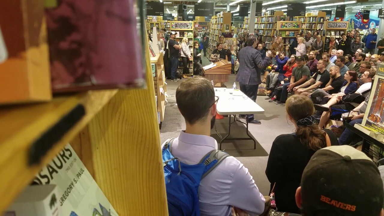 Brandon Sanderson Oathbringer Signing Portland pt2 - YouTube