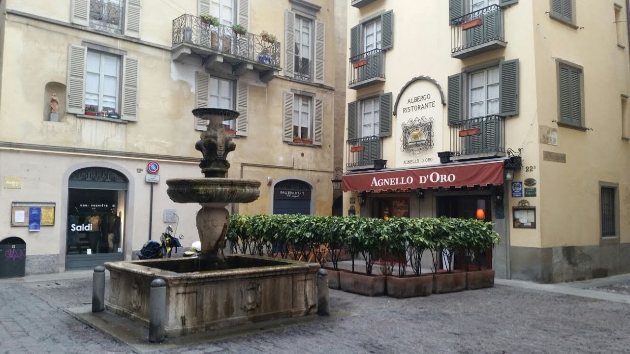 Bergamo, itinerario in città alta, mura, piazza vecchia, biblioteca Maj ...