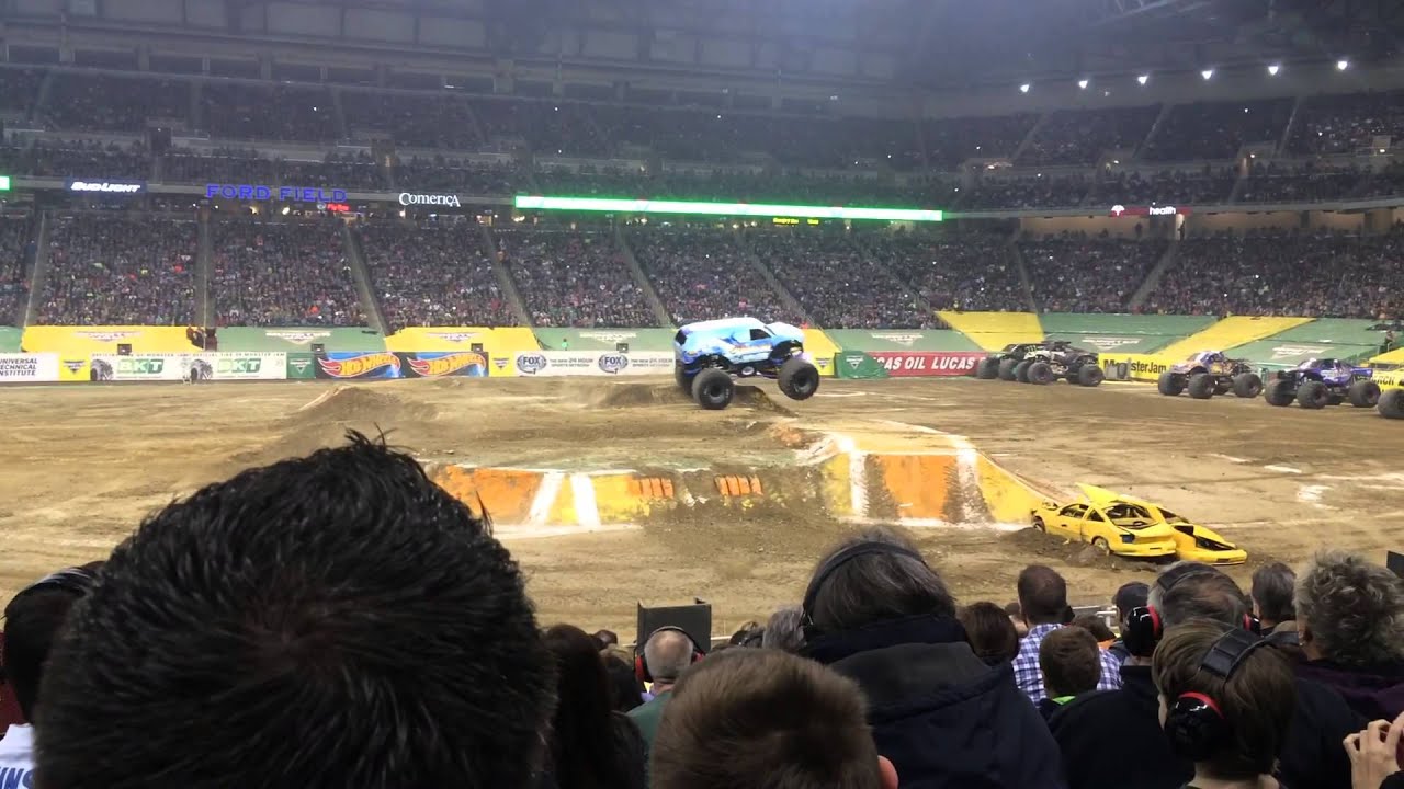 Monster Jam 2016 Detroit #2 Hooked Freestyle - YouTube