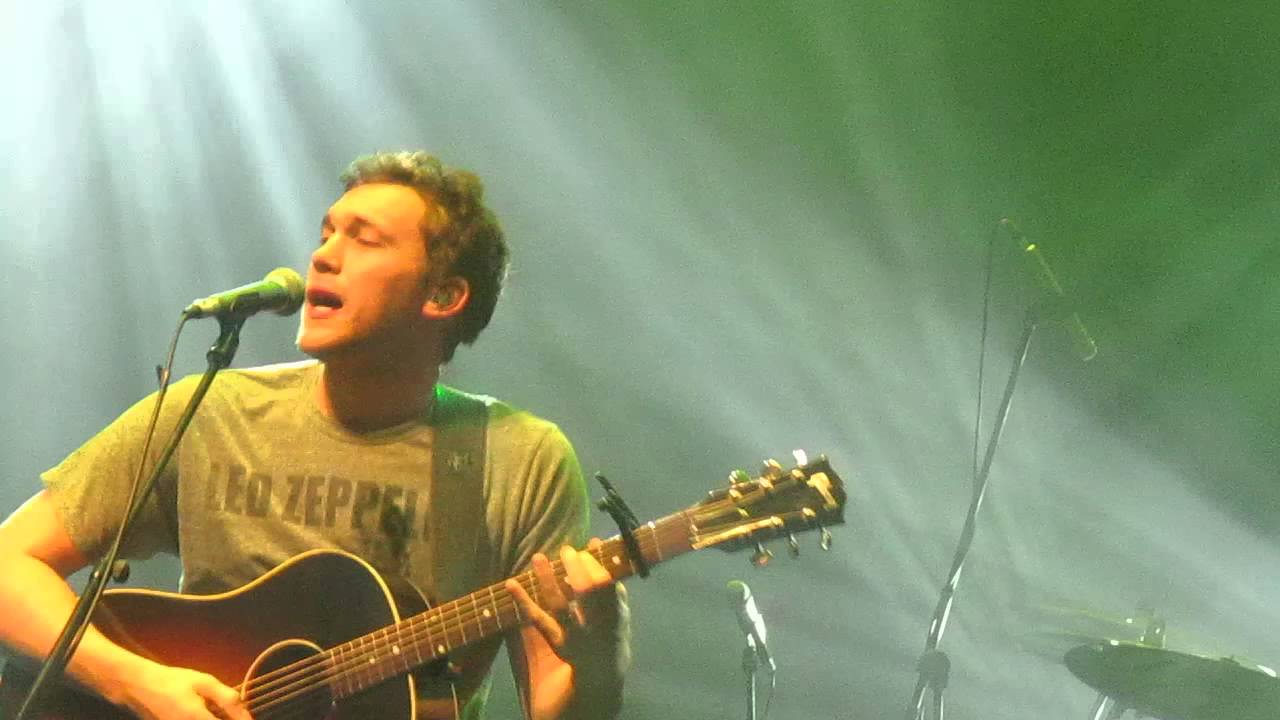 Man on the moon - Phillip Phillips Chile 2015 - YouTube