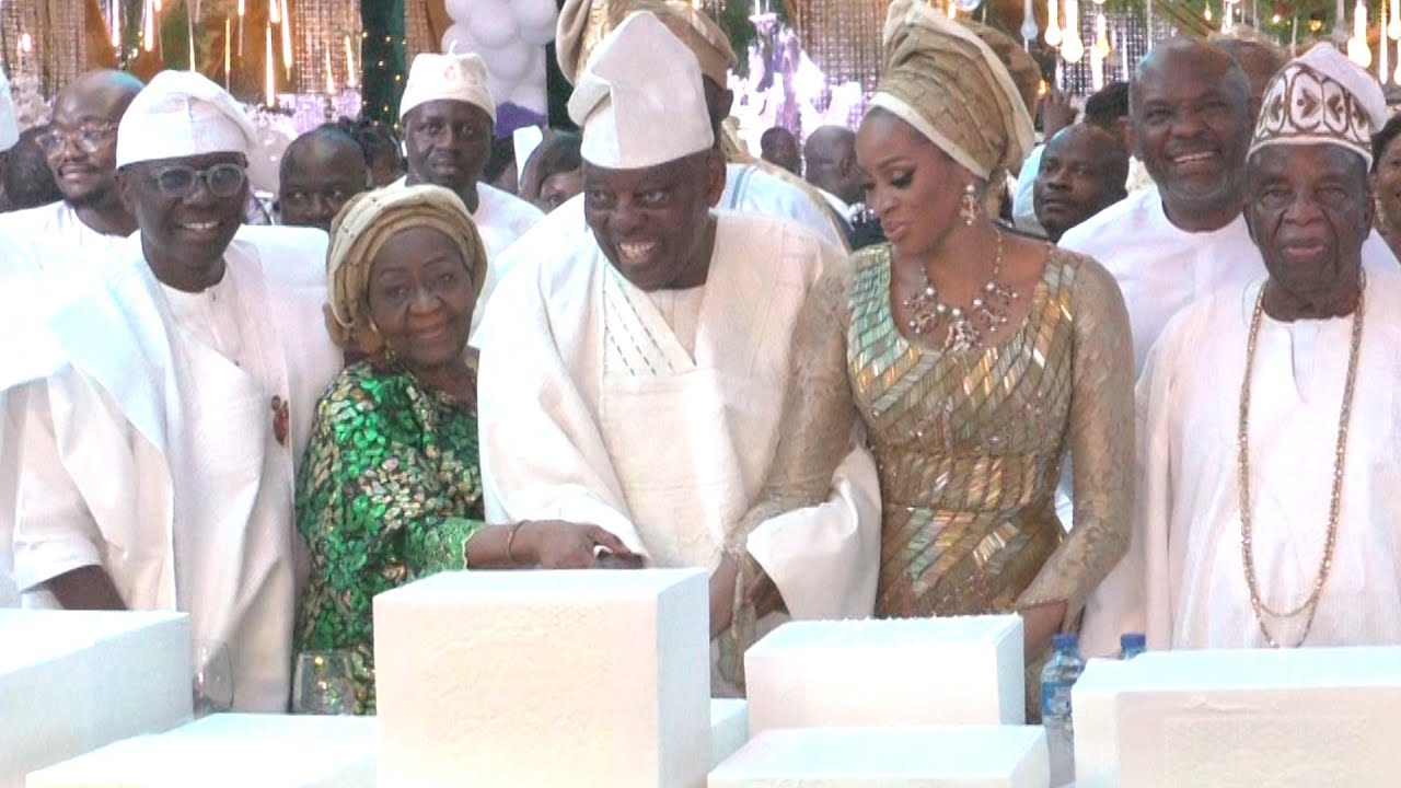 WATCH MOMENT DR CHIEF RAZAQ OKOYA CUT HIS GORGEOUS 85TH YEAR BIRTHDAY ...