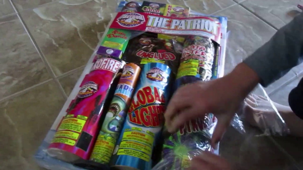 DFS/Freedom Fireworks Patriot Assortment Unboxing/Overview (cringe ...