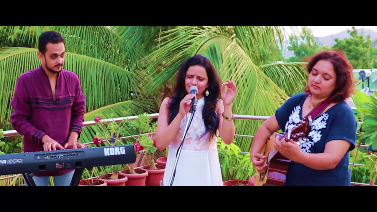 Aaj kal paon | Female cover song | Swapnaja Lele | Radhika Anturkar ...