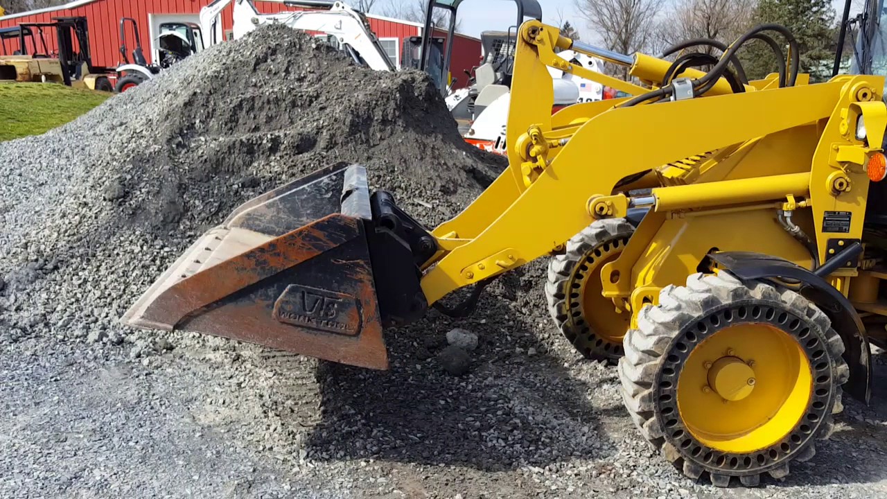 Cat 904 Loader - YouTube