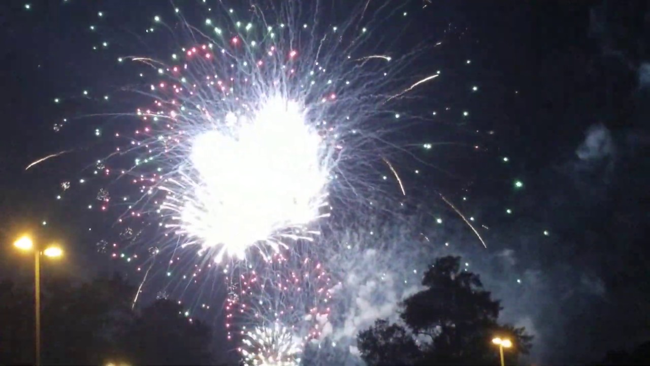1st fireworks display of the year! East Memphis, Tennessee. - YouTube