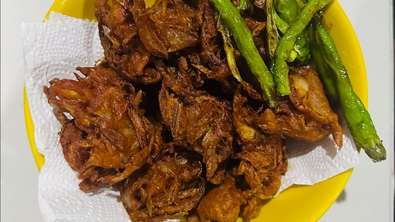 Crispy kanda bhaji | Rain special pyaaz pakoda | Maharashtrian famous ...