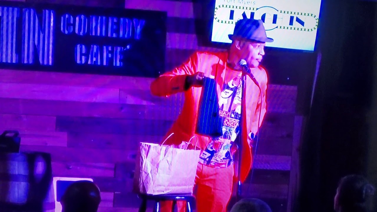 Kevin Lee Comedain Magician Live Comedy club Headliner show - YouTube