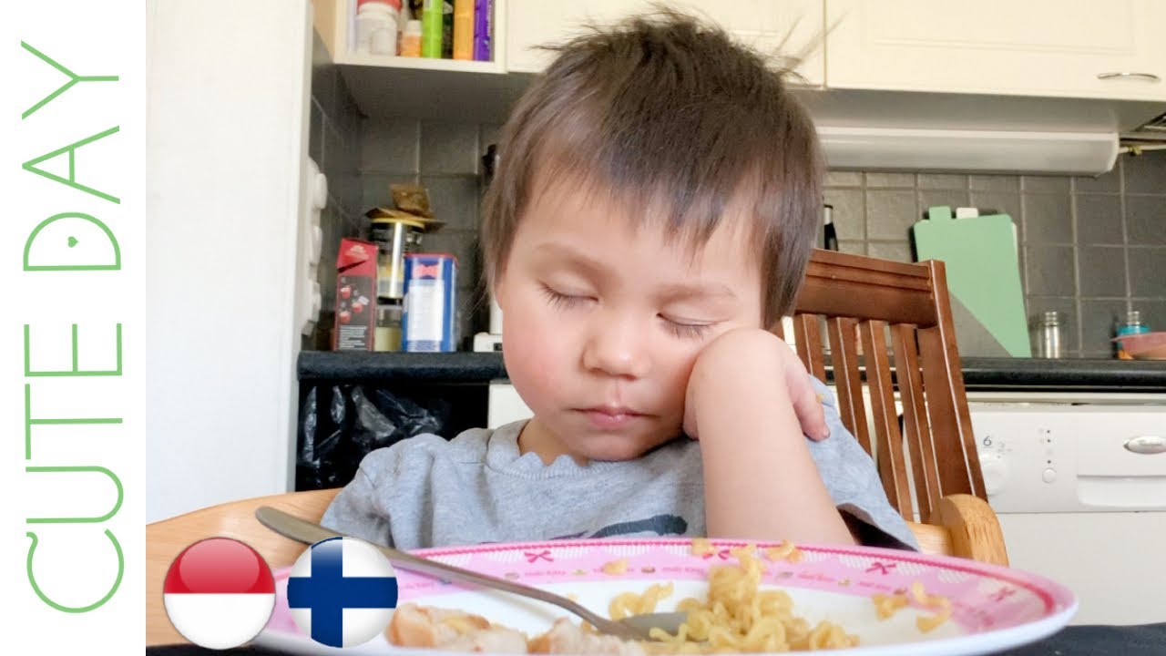 ADORABLE TODDLER FALLING ASLEEP WHILE EATING AT THE TABLE | FUNNY ...
