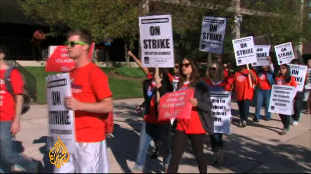 Protests and outrage amid Chicago school closures - YouTube