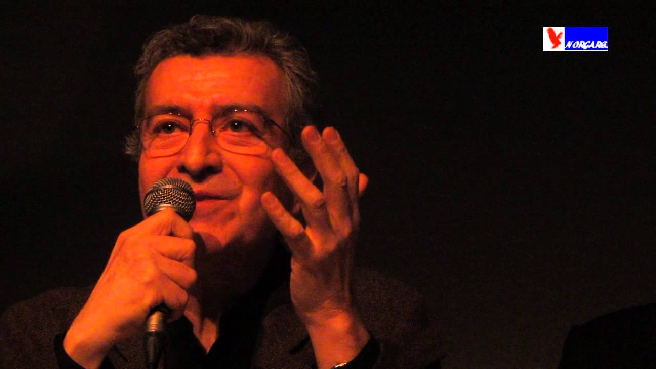 QUILAPAYUN EN FRANCAIS Rodolfo Parada PARIS 2013. - YouTube