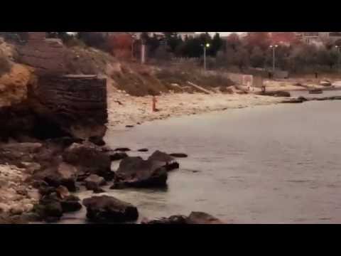 он снял трусы