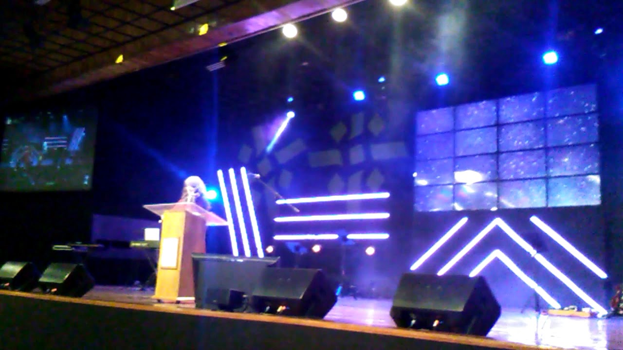 Olga Brinsky Tocando Violín - YouTube