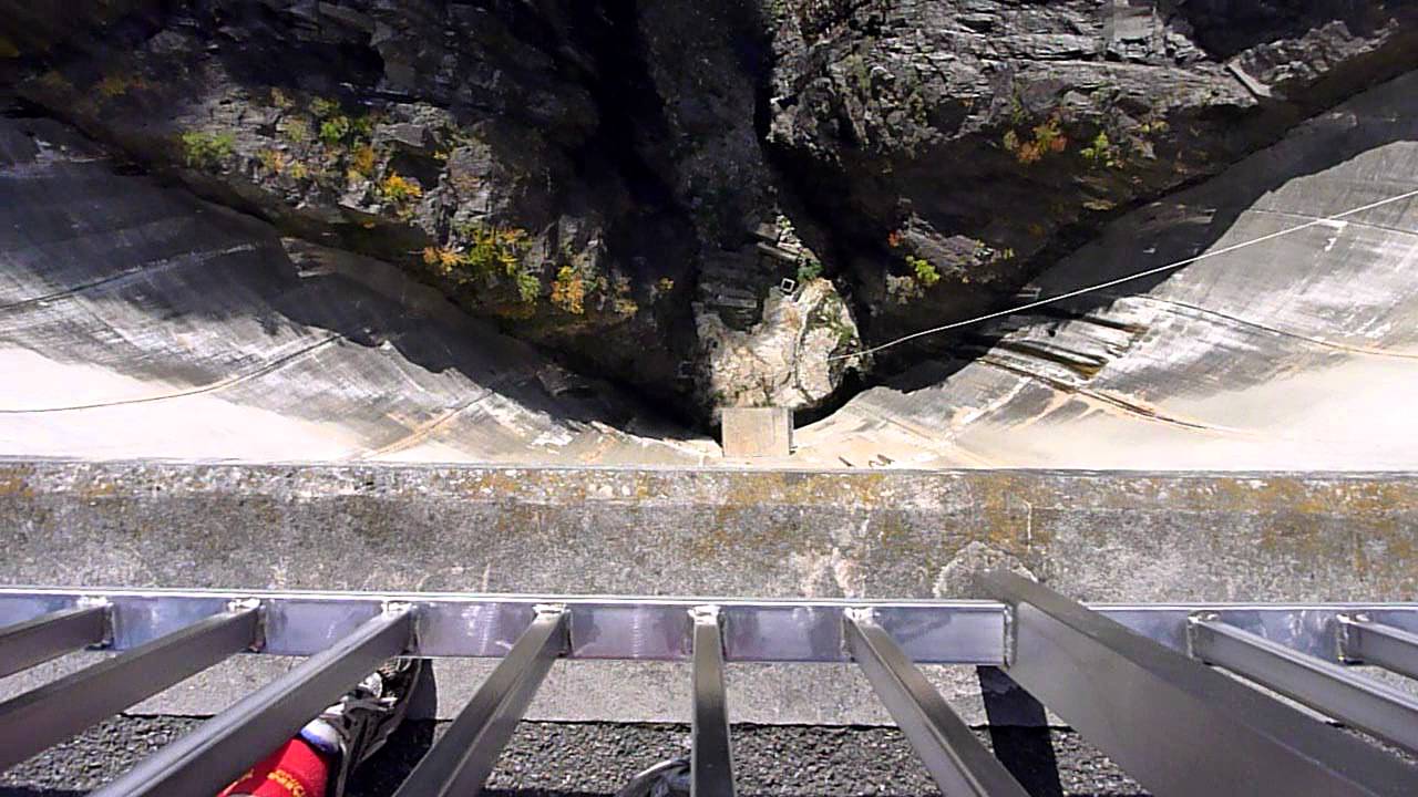 Bungee Jumping | James Bond 007 -- Verzasca, Switzerland | GOLDEN EYE ...