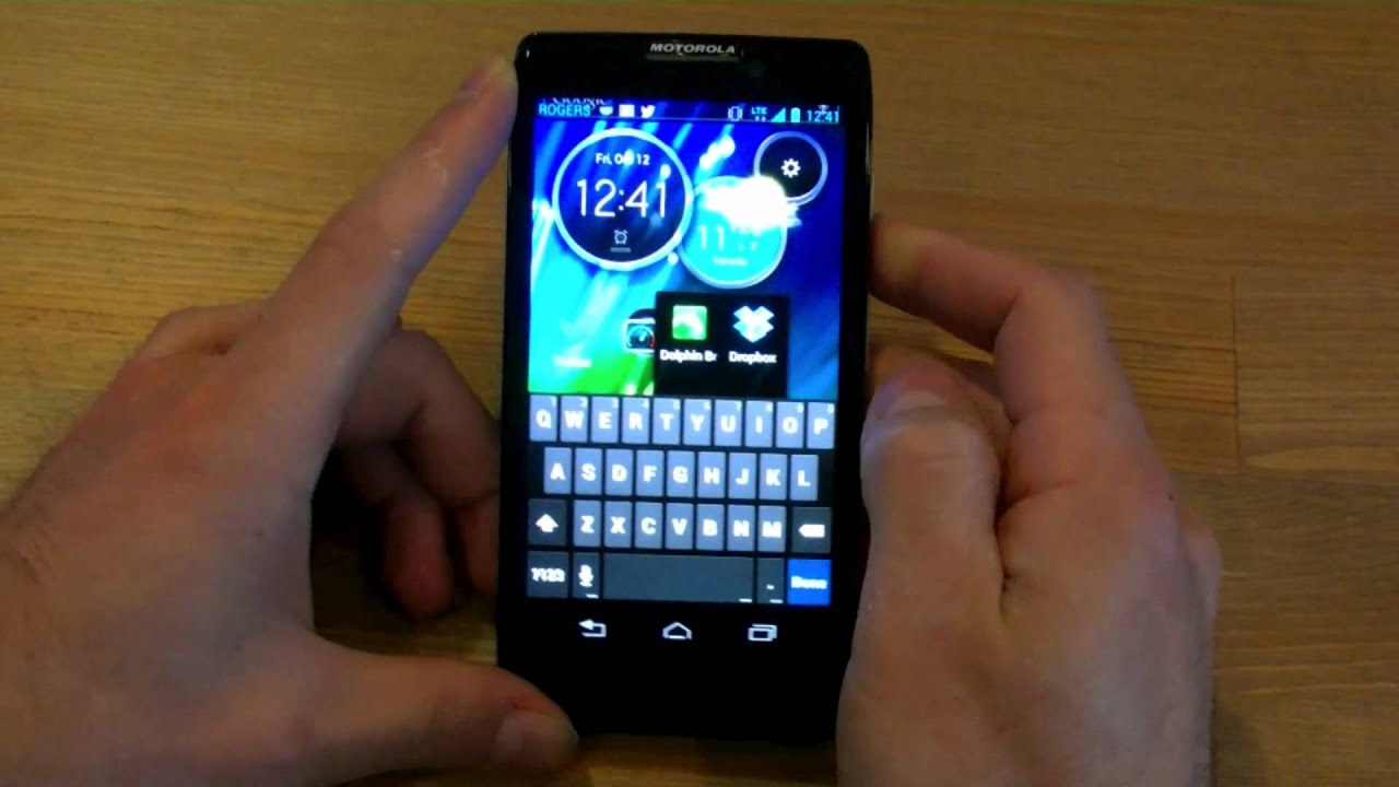 Rogers Motorola RAZR HD LTE Review - MobileSyrup.com - YouTube