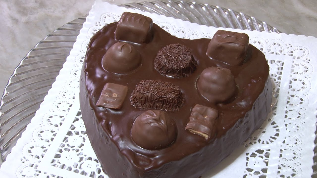Cathy Thomas Makes a Candy Box Cake - YouTube