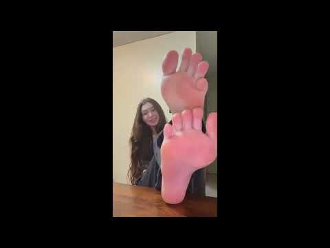 Beautiful feet worship 😍