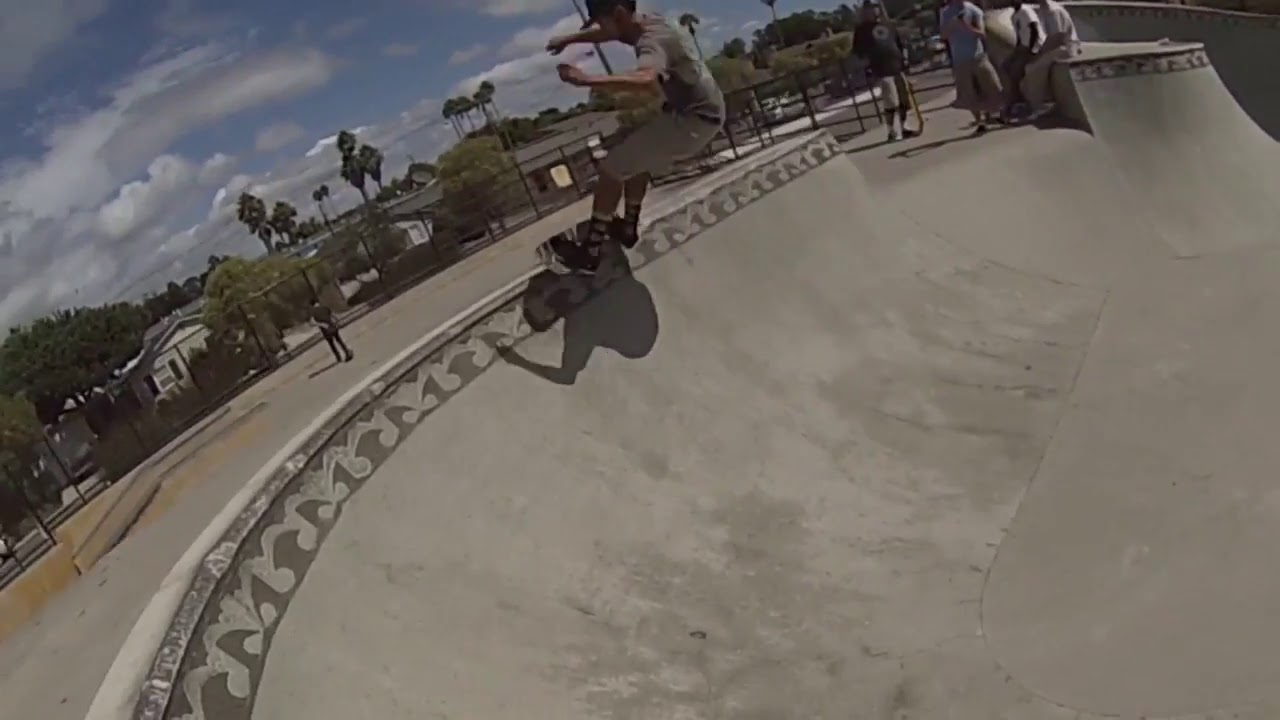 A-rod Alex Rodriguez skateboarding Mike Fox Santa Cruz skatepark (bowl ...
