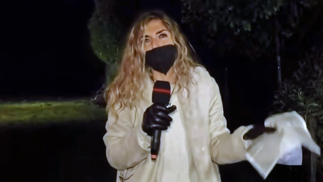 black leather gloves | Italian tv reporter - YouTube