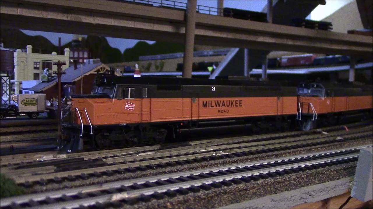 MILWAUKEE FP45 CONSIST - YouTube