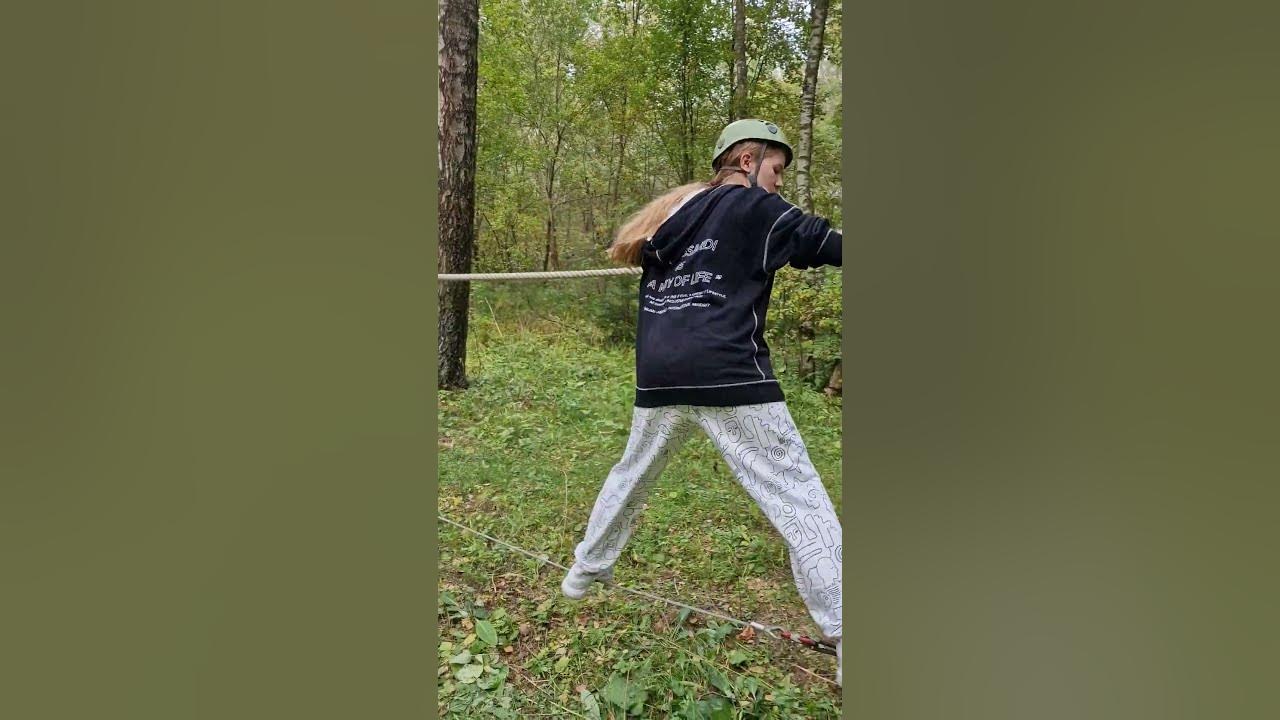 Школьный турслёт. Переправа по натянутым веревкам - YouTube