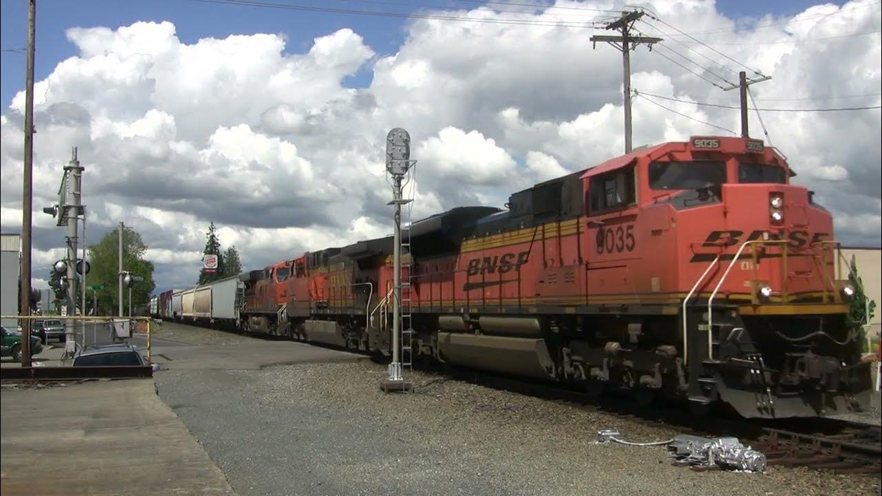 Nice and Loud 3rd Gen K5LLA on BNSF SD70Ace 9035 - YouTube
