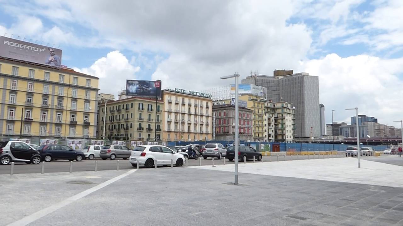 Napoli, piazza Garibaldi - YouTube