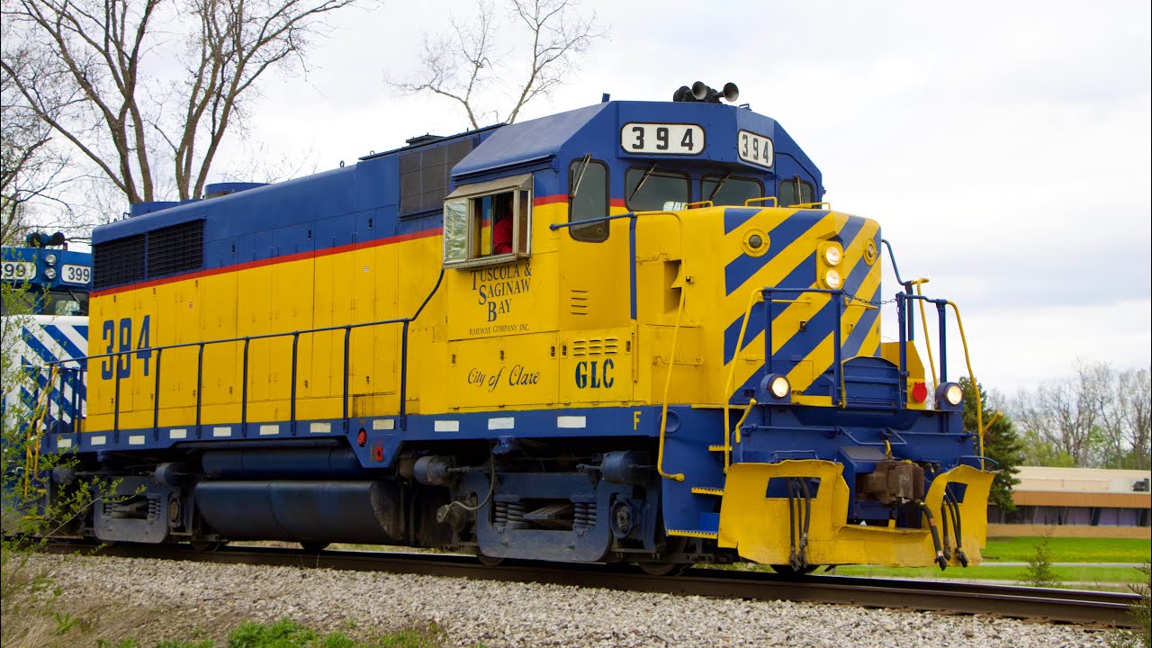 GLC 394 leads a train through Owosso, Michigan - YouTube