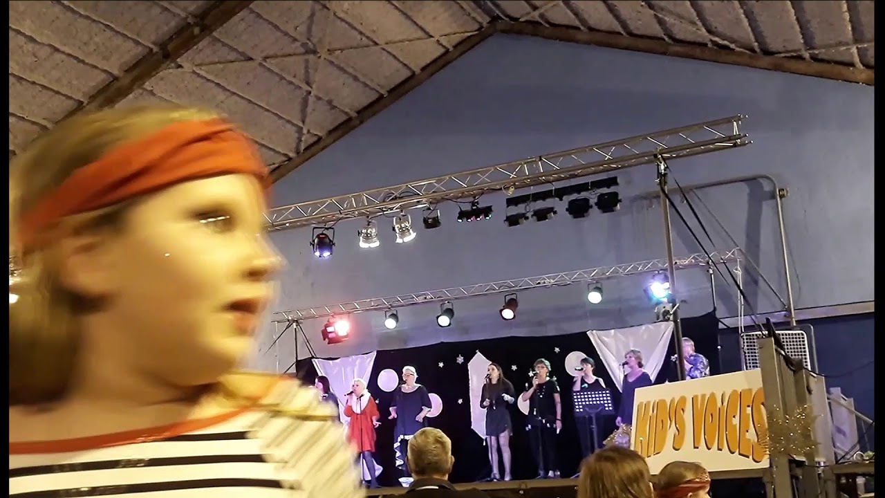 GROUPE DE CHANT 15 12 18 Concert kid's voices band - YouTube