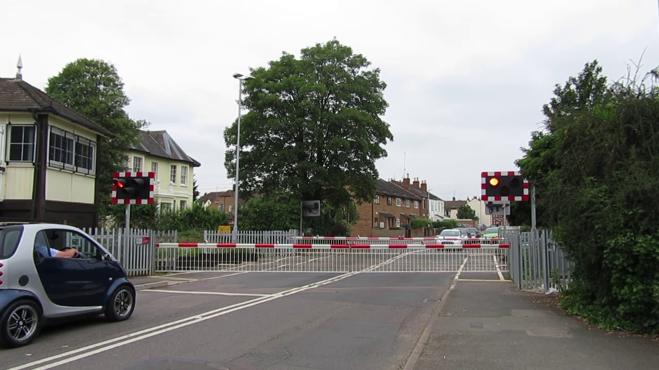 Alstone Level Crossing 07/06/2018 (2) - YouTube