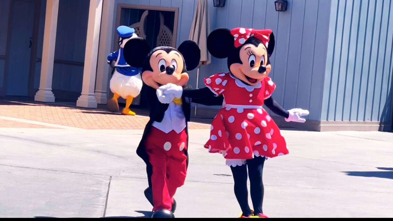 Mickey, Minnie Mouse Dance with Donald Duck's Funny Skit at Disneyland ...