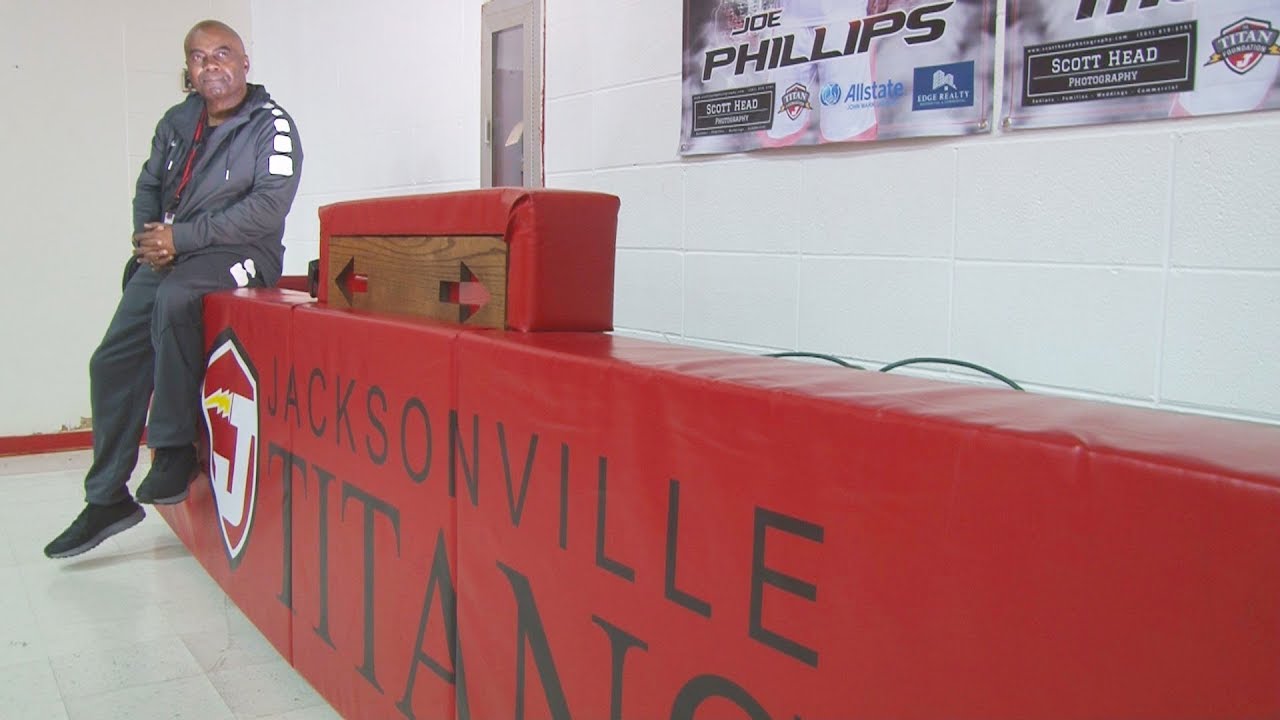 Jacksonville's Jerry Wilson retires after 36 years - YouTube