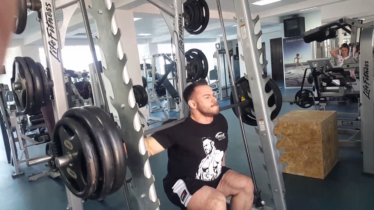 Marius Chera Smith Machine Squats - YouTube